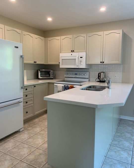 Painting Oak Wood Cabinets to Give Them an Updated Look